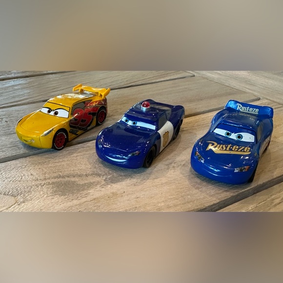 Disney | Toys | Disney Cars Large Diecast Lightning Mcqueen 3car Set ...